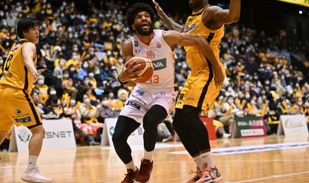 Wemby pull back dunk on Lithuania 📹 - Courtside 1891