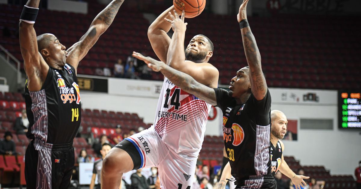 Anyang KGC v Tropang Giga - East Asia Super League - 3 minute game - Courtside 1891